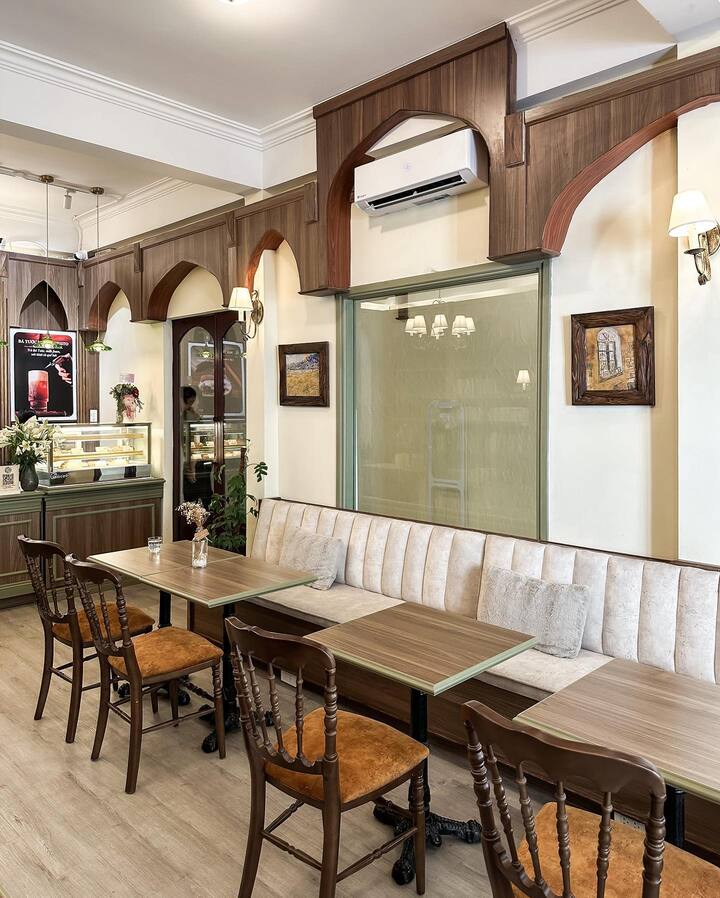 Bibli Library Cafe - Khoe Quán