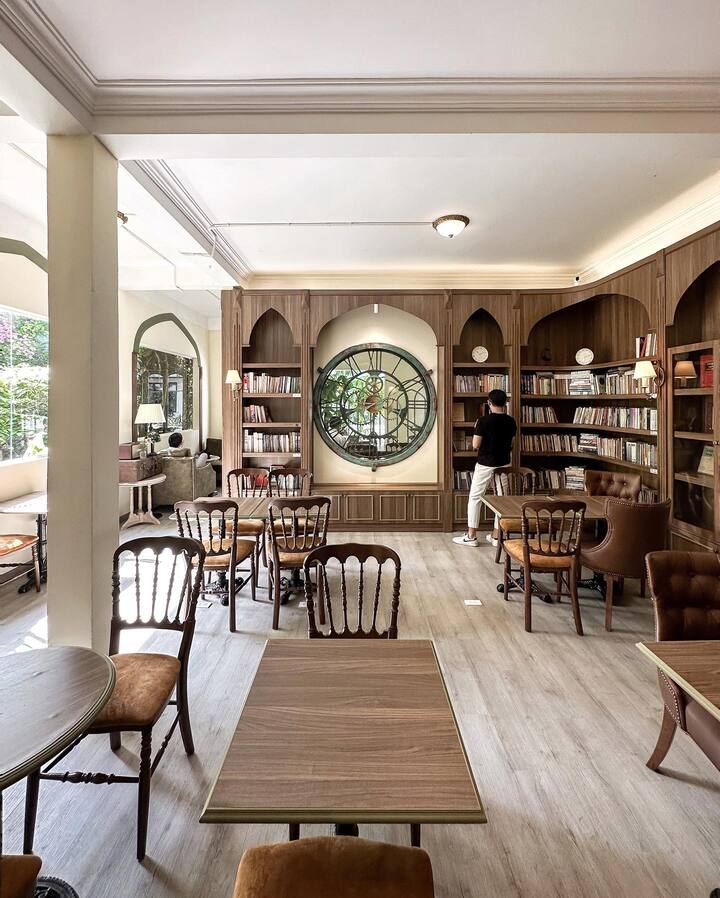 Bibli Library Cafe - Khoe Quán