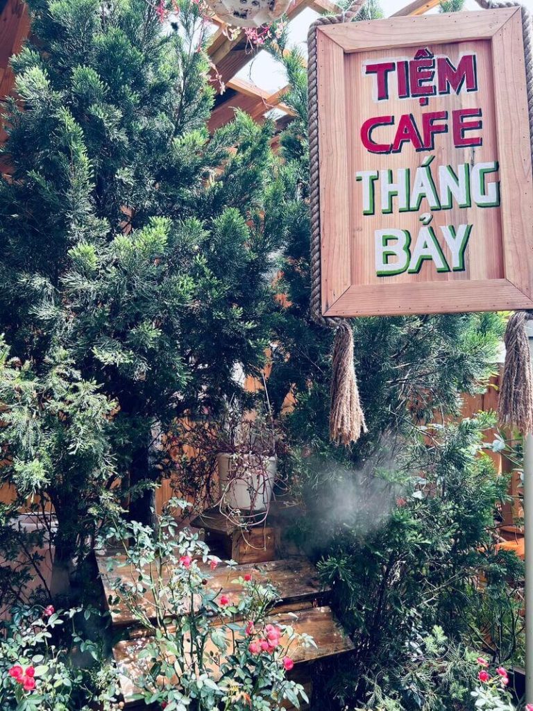 Tiệm Cafe Tháng Bảy - Khoe Quán