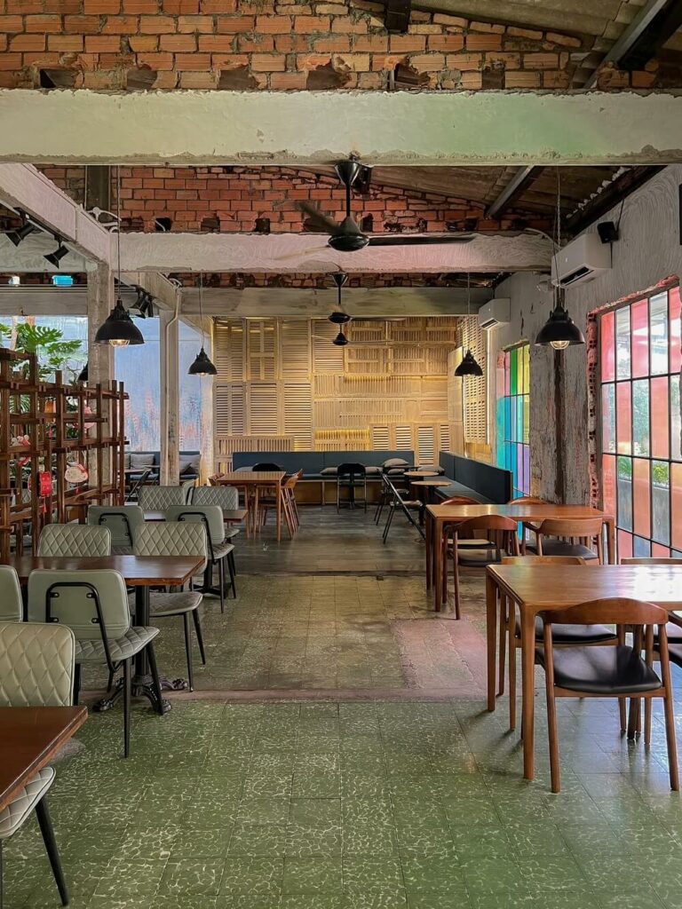 The Little Bean Coffee - Tiệm cafe tựa như khu vườn trên mây - Khoe Quán