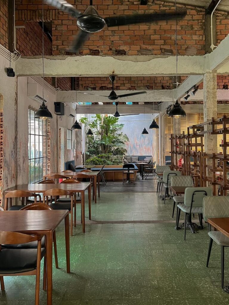 The Little Bean Coffee - Tiệm cafe tựa như khu vườn trên mây - Khoe Quán